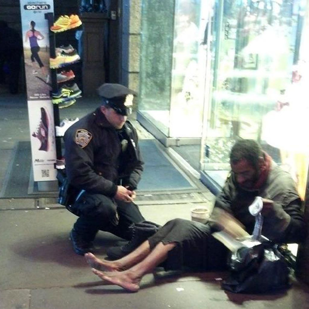 Homeless man shoeless again in New York City | Windsor Star