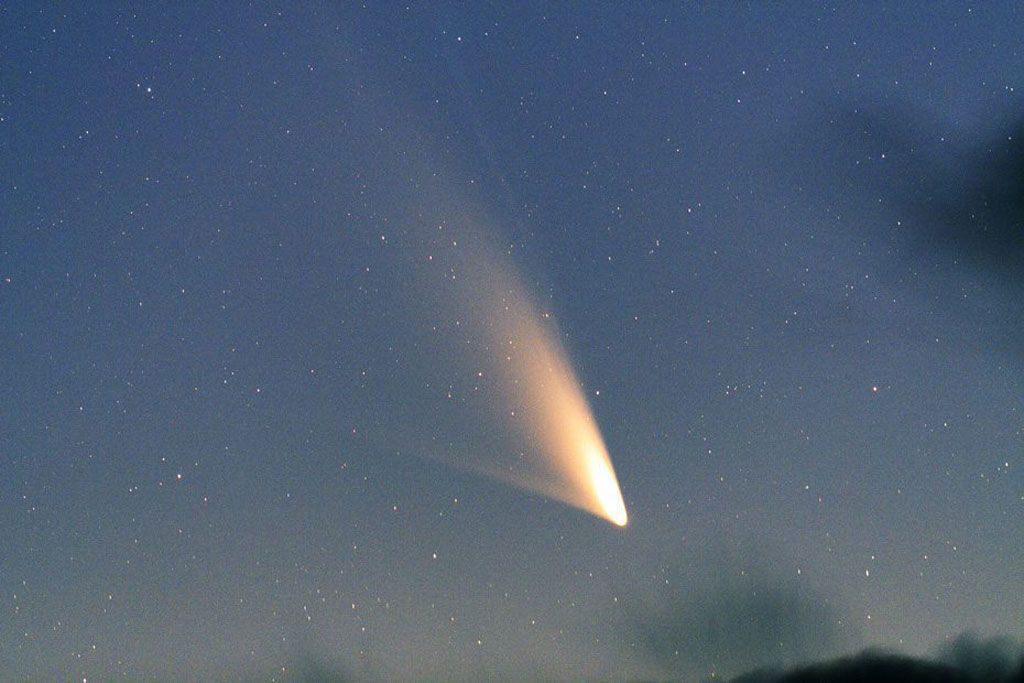 Comet making closest approach ever of Earth, finally becoming visible ...