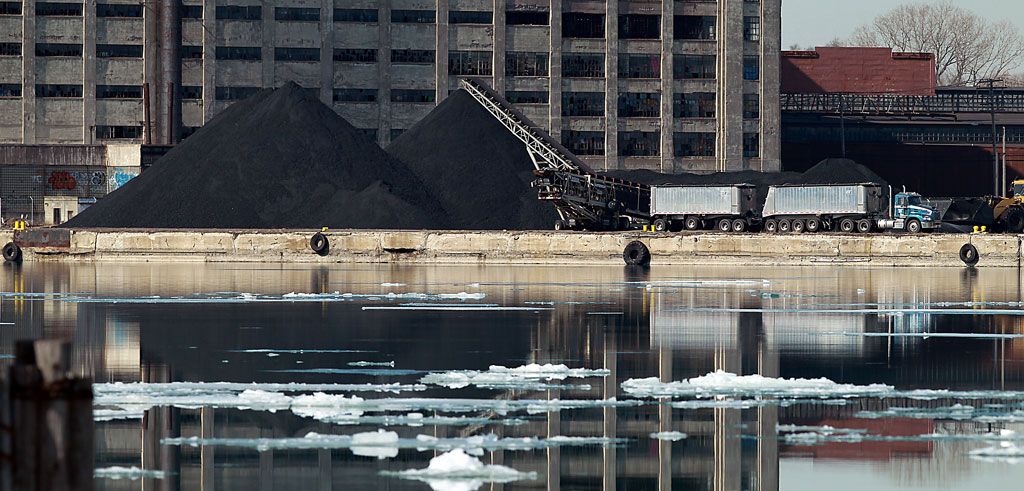 Second massive pile of petroleum coke grows on Detroit's skyline ...