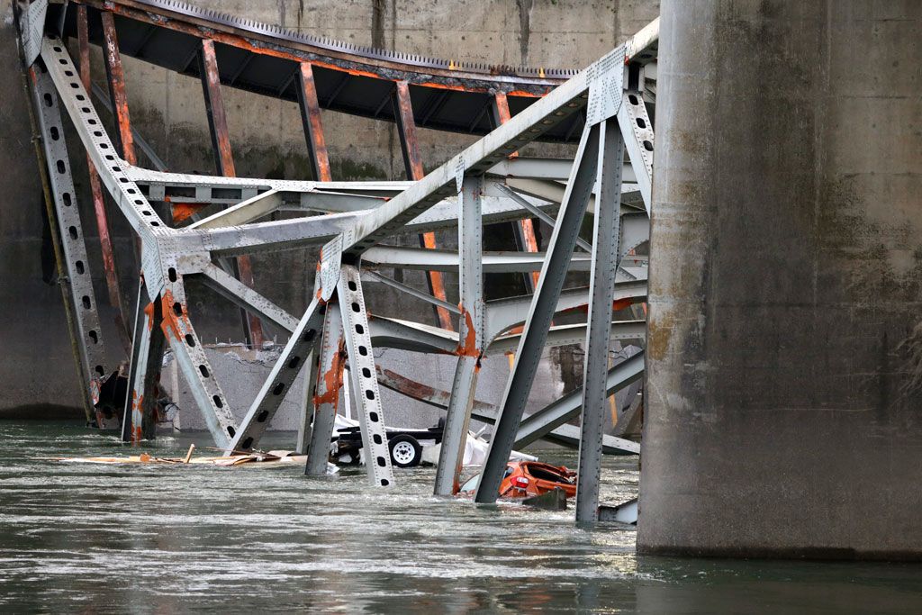 Canadian trucker caused Washington State bridge collapse: Police (With ...