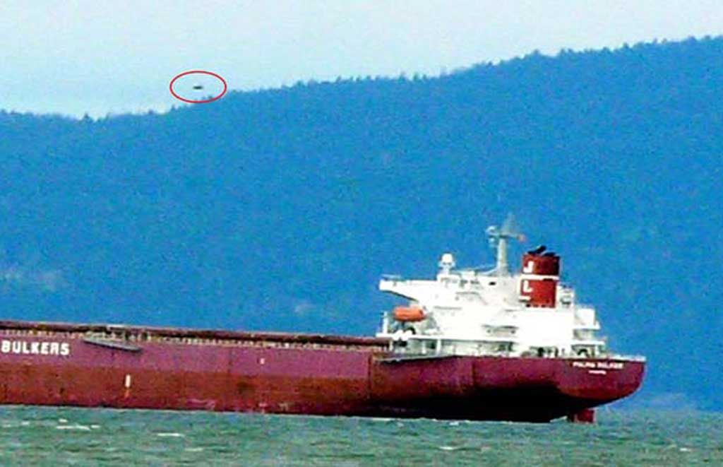 UFO spotted above North Shore mountains, claims Vancouver photographer ...