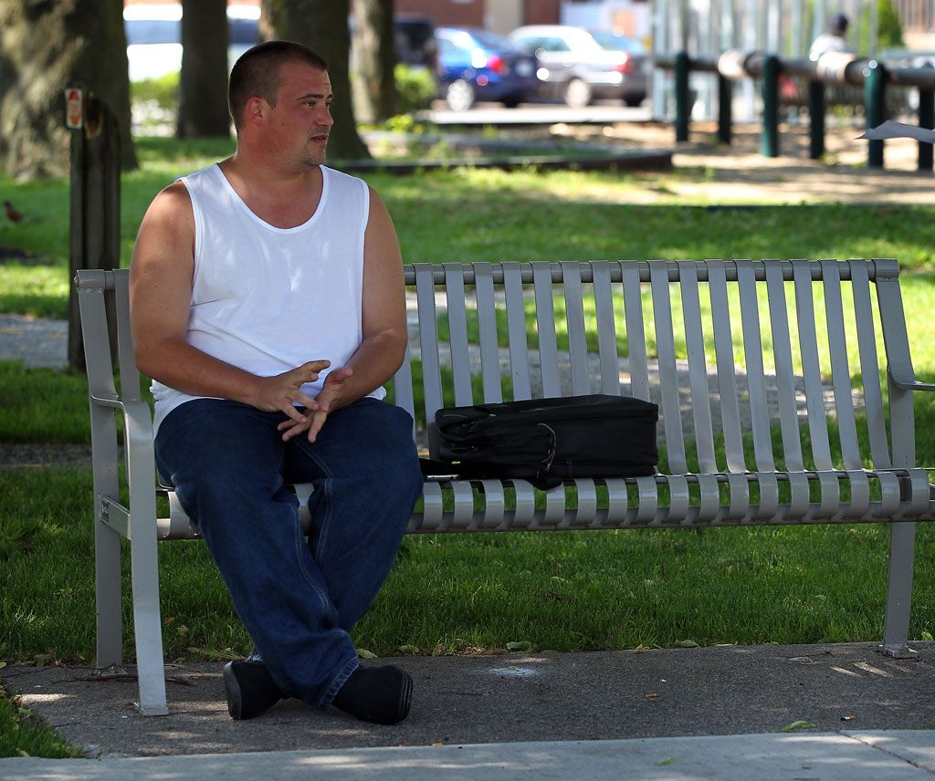 Homeless dad walks the streets seeking shelter for his family (With ...