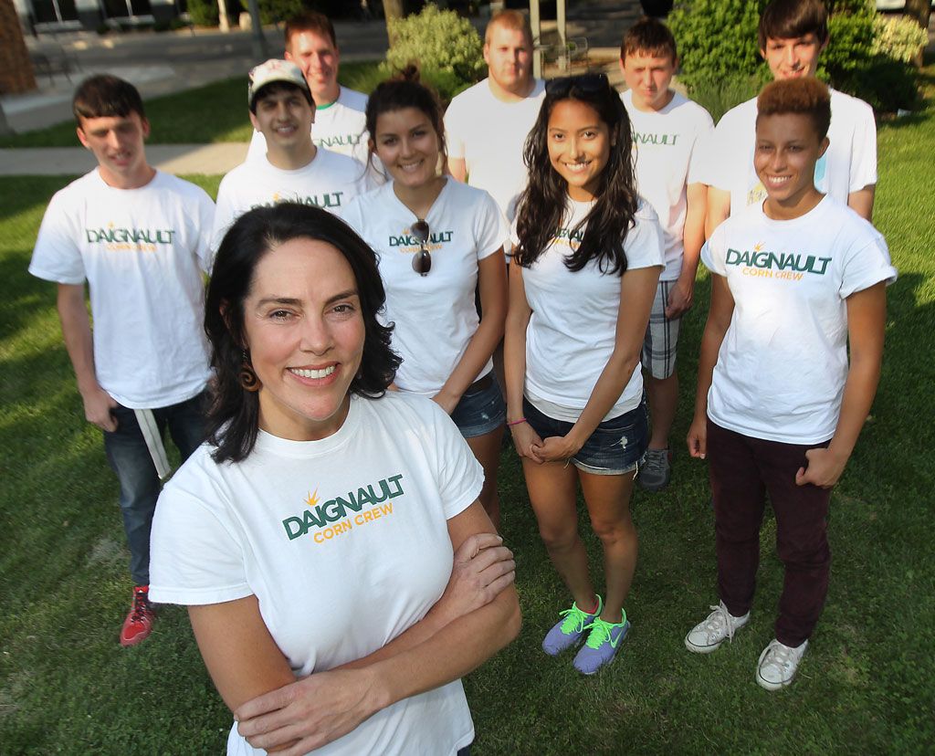 Corn crews prepare to detassel record crop | Windsor Star