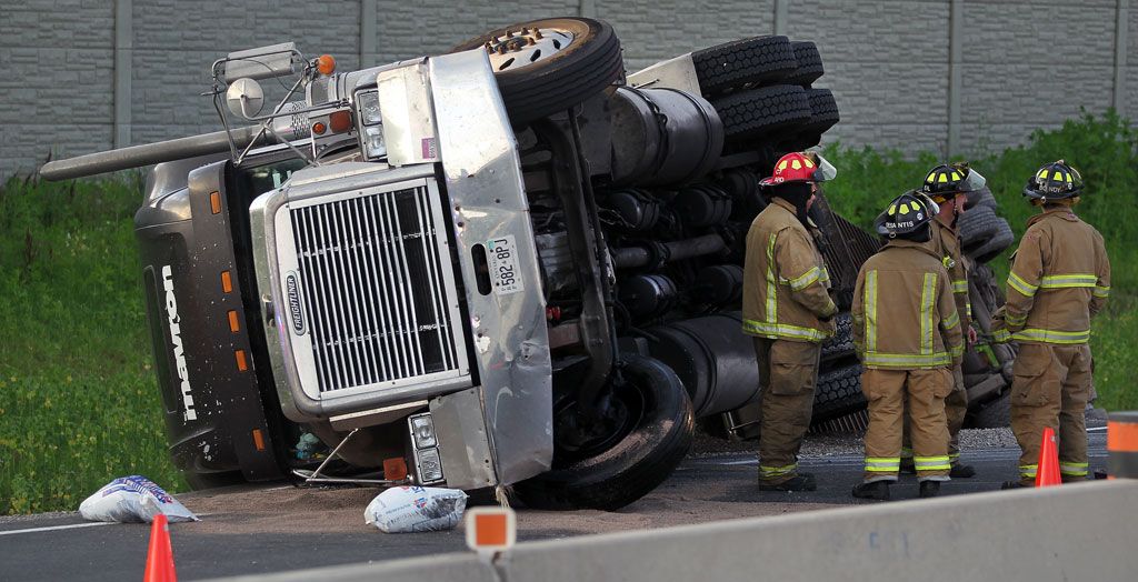 Crash closes westbound lanes of Highway 401 at Manning Road | Windsor Star