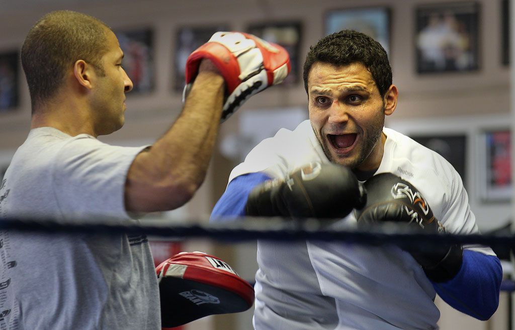 Video: Boxing champ Samir El-Mais hits Windsor Star News Cafe | Windsor ...