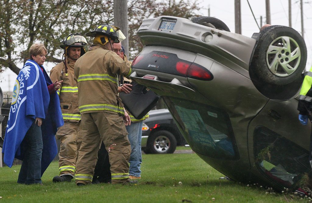 Tecumseh firefighters respond to rollover on Highway 3 | Windsor Star