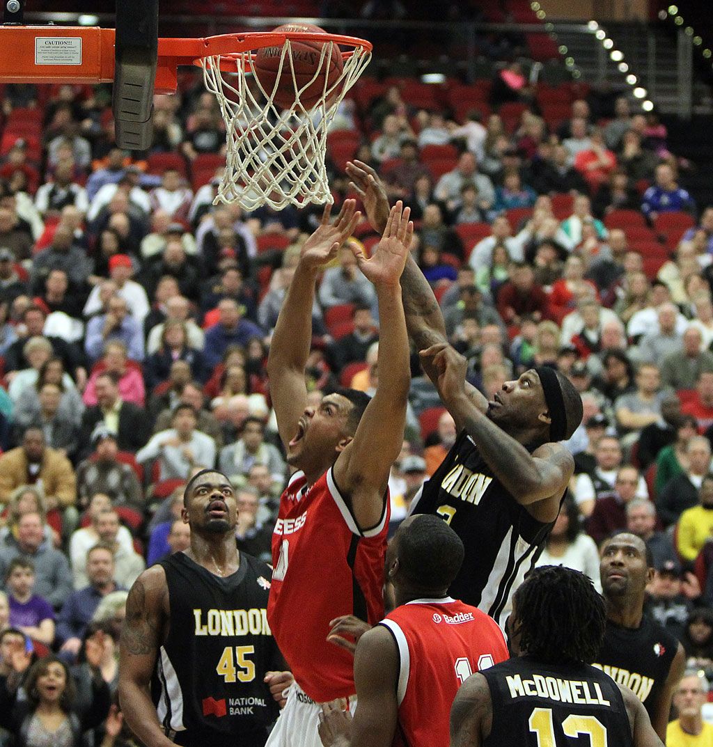 Duff: Express draw 2,800 at Caesars | Windsor Star