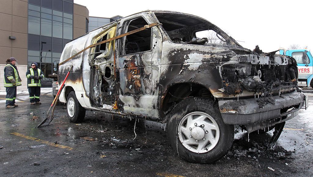 Van burns in South Windsor | Windsor Star