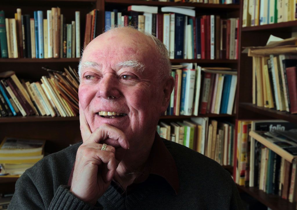 Acclaimed Canadian writer Alistair MacLeod dies at age 77 | Windsor Star