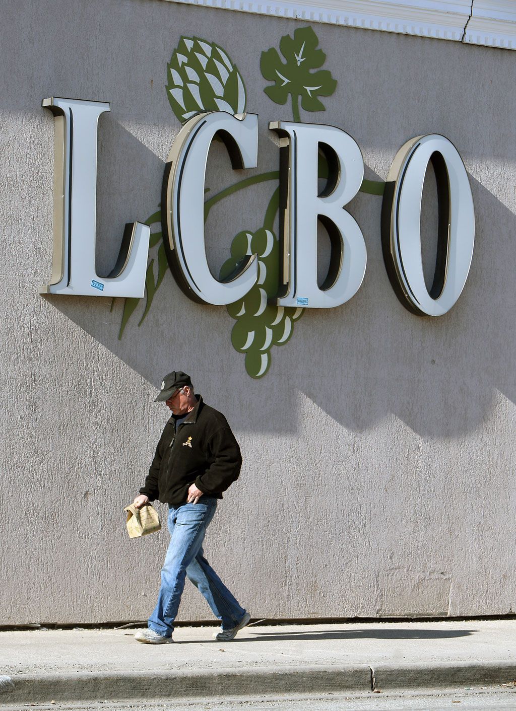 Province moves forward with mini-LCBO outlets in grocery stores ...