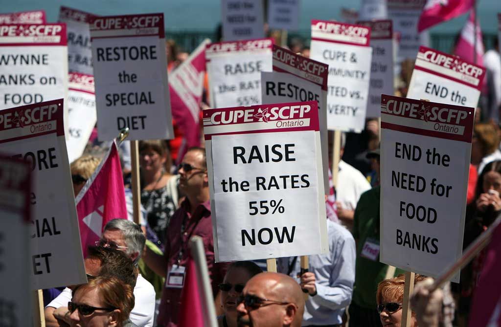 Anti-poverty rally calls for minimum wage hike to $14 per hour ...