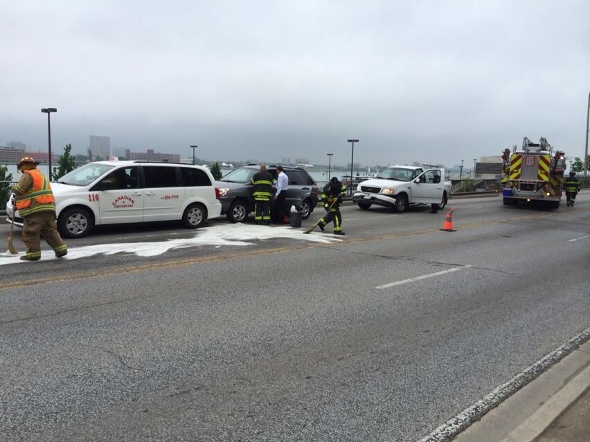 Multi Vehicle Crash Snarls Traffic On Riverside Drive Windsor Star