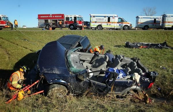 Two taken to hospital after collision at EC Row and Lauzon | Windsor Star