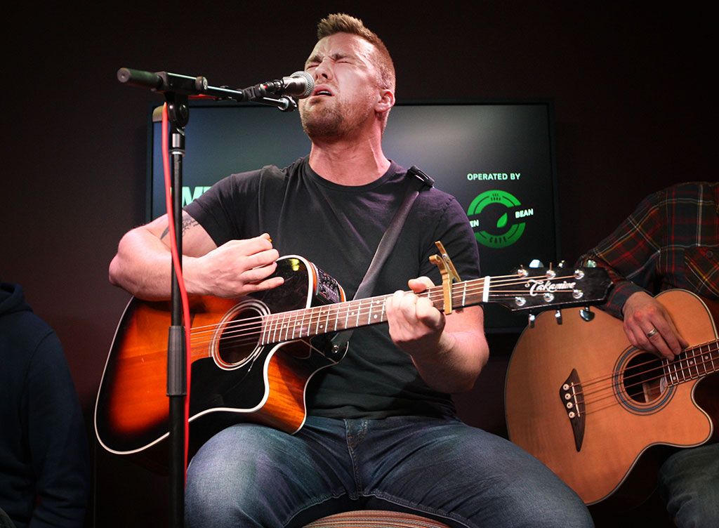 Photos and Video: Steve Oriet performs in the News Cafe | Windsor Star