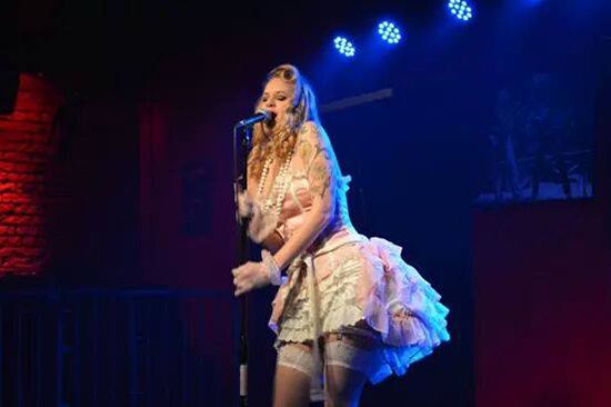 Performer Daisy DeVine tells us why Windsor Loves Burlesque | Windsor Star