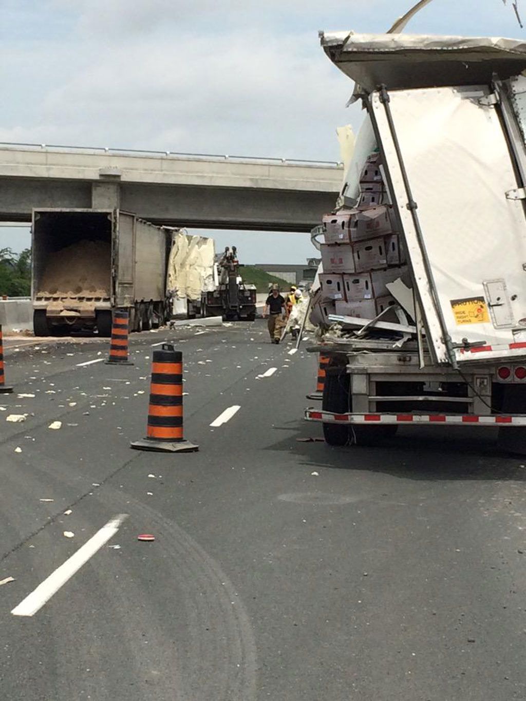 Crash closes eastbound lanes of Highway 401 near Walker | Windsor Star