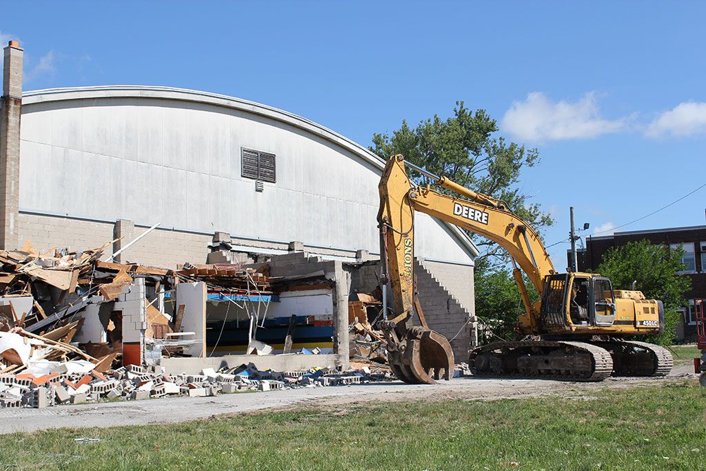 Essex Memorial Arena demolition under way | Windsor Star