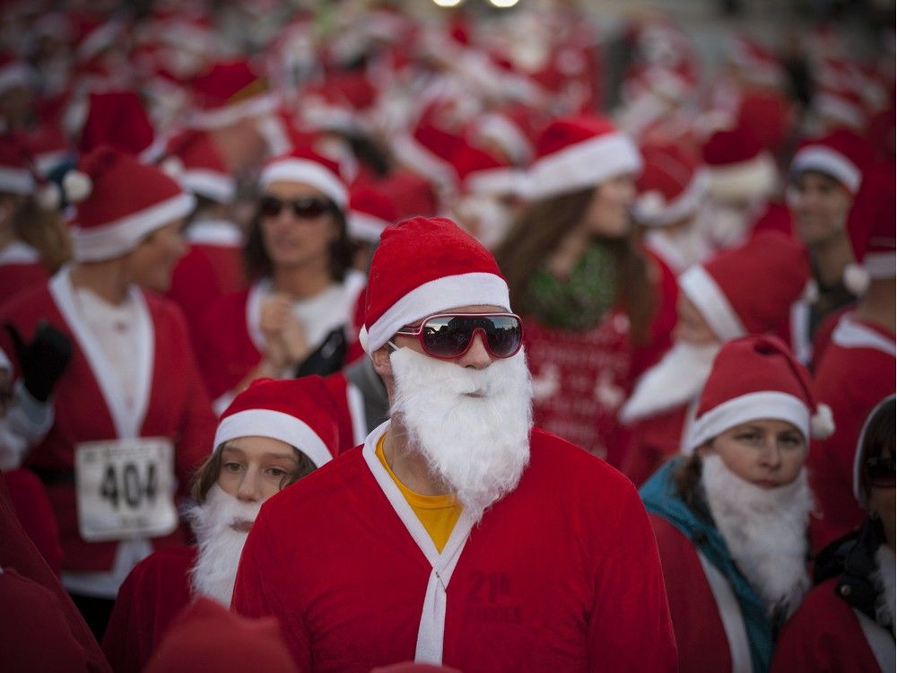 Photos: Santa lands in Windsor; hundreds take part in A'burg Santa run ...