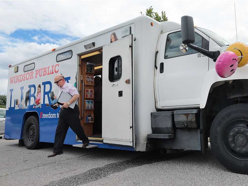Modern bookmobile takes inaugural trip through Windsor | Windsor Star