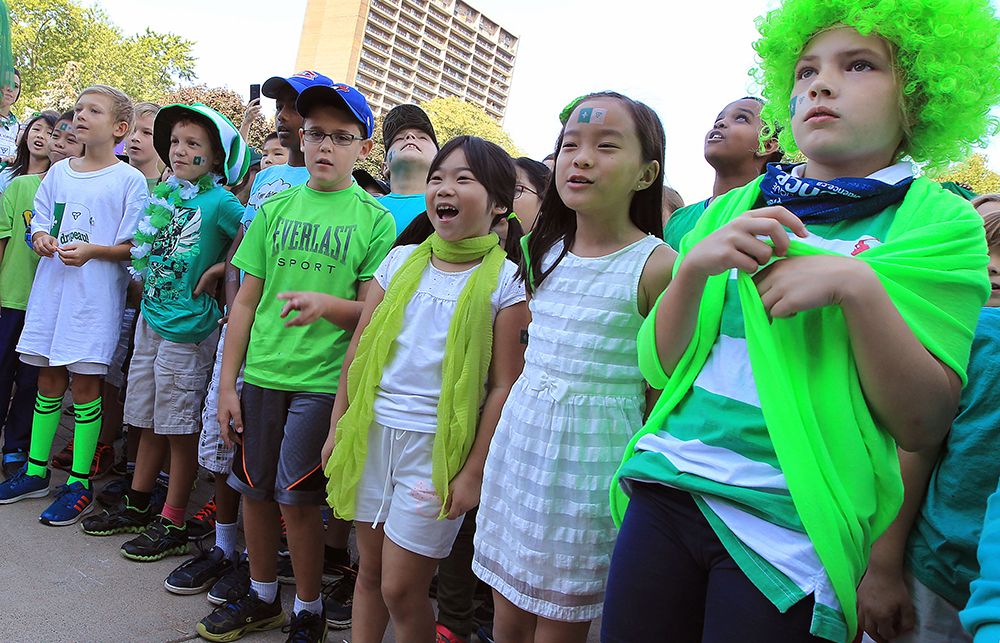 Franco-Ontarian flag raised at city hall in honour of French community ...
