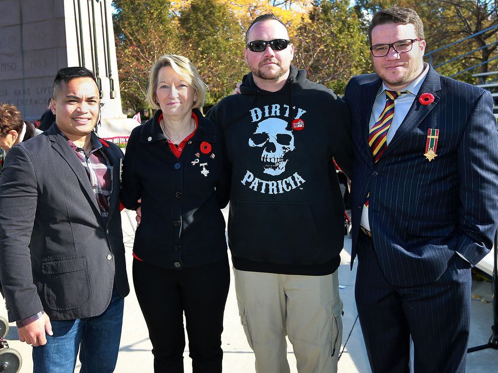 Remembrance Day: Lest We Forget — thousands gather at Windsor Cenotaph ...