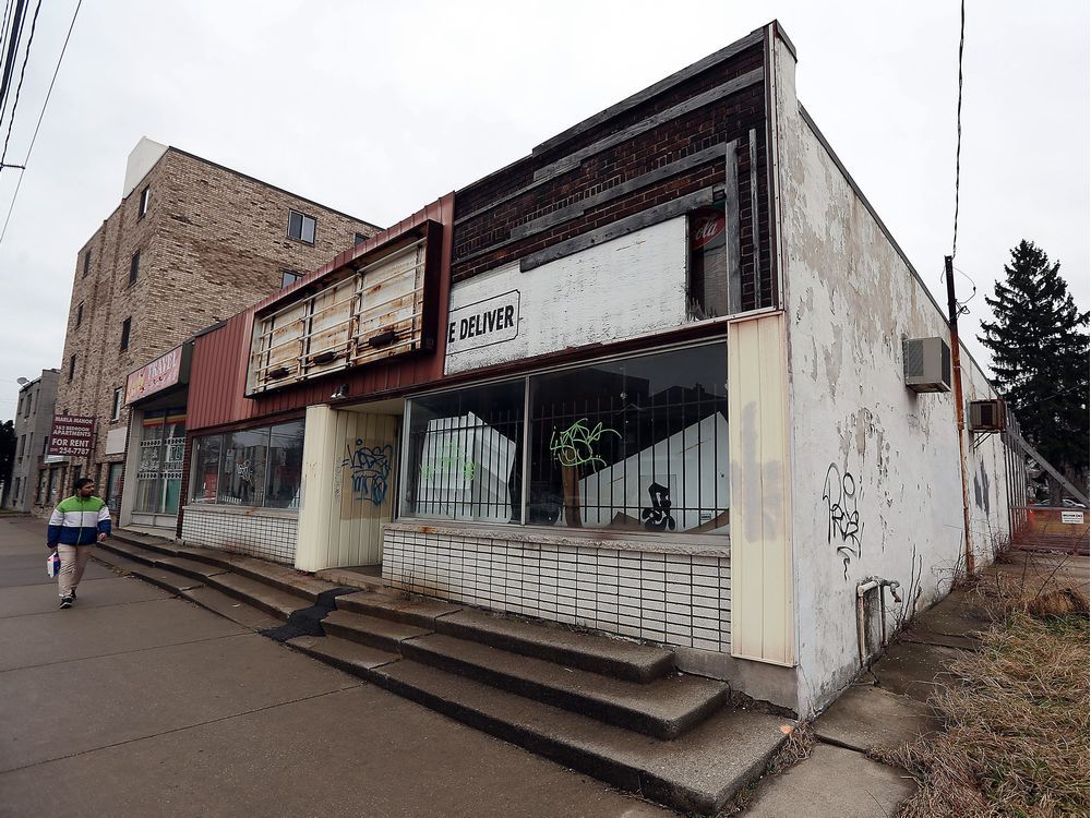 City may start tearing down vacant commercial buildings | Windsor Star