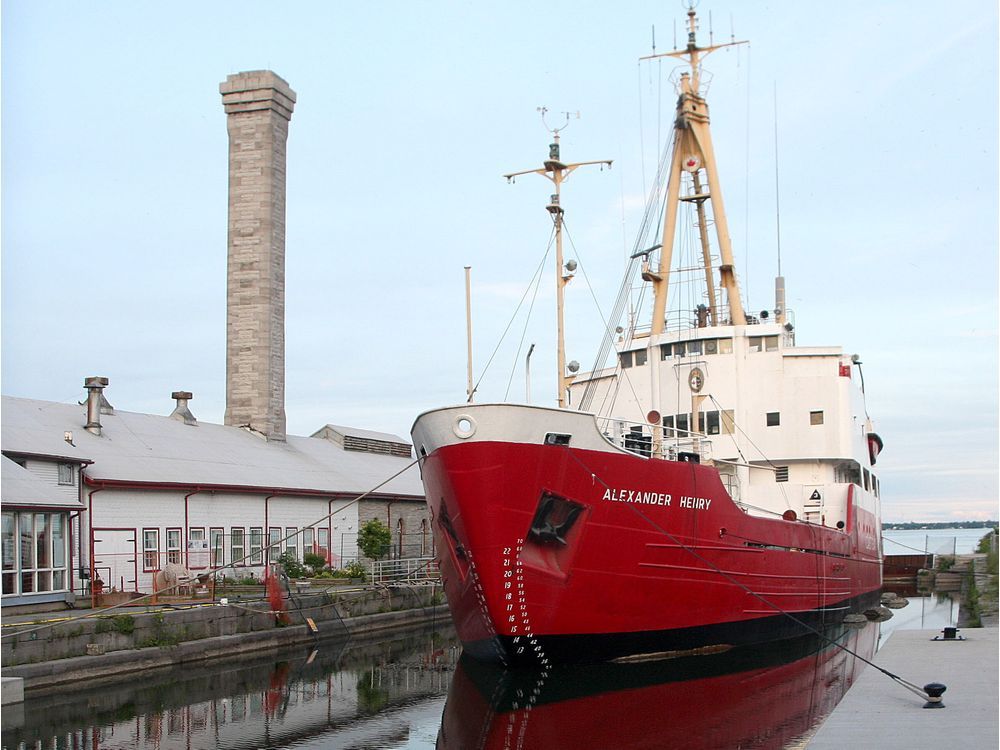 Historic icebreaker passing through Windsor en route to Thunder Bay ...