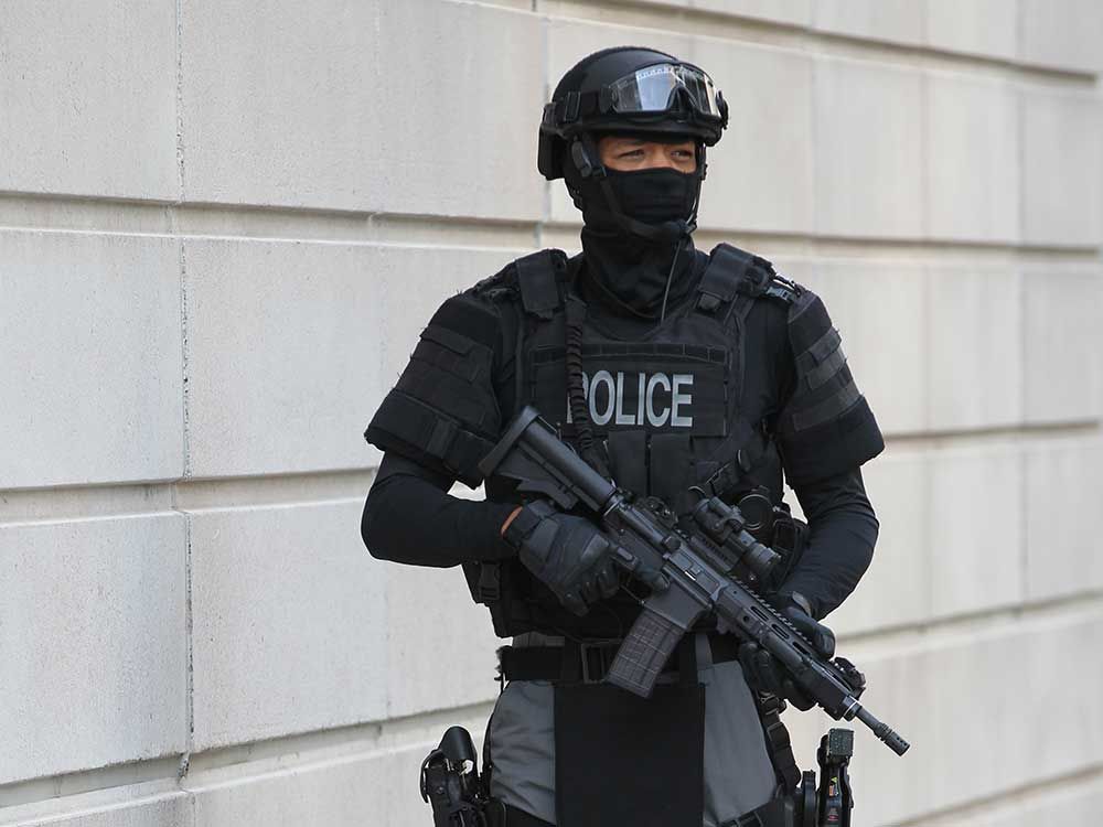 Windsor police tactical officers make arrest during training exercise ...