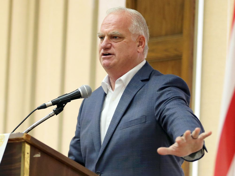 Photos/video: Former Lions quarterback Hipple speaks at luncheon ...