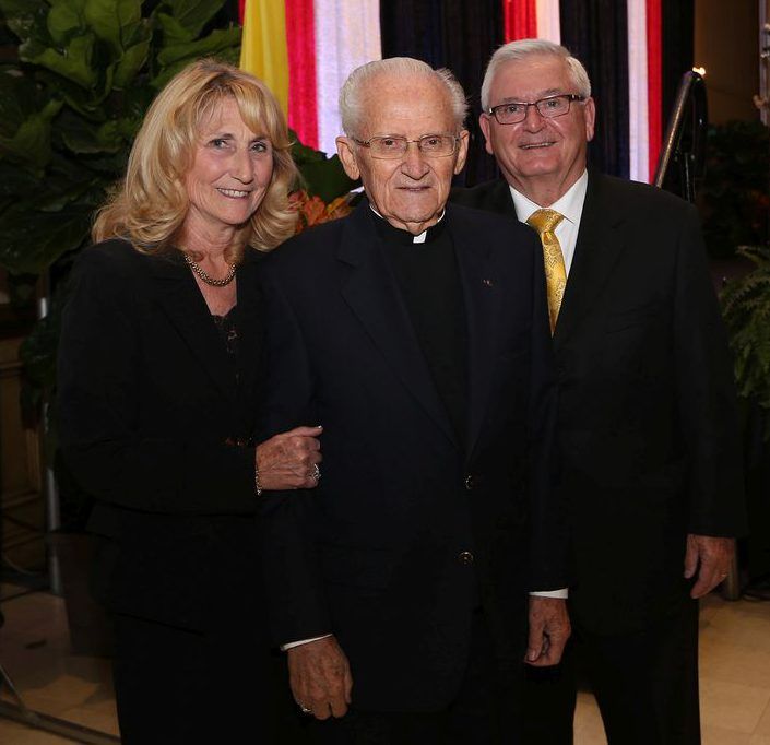 Around Town: 2017 Bishop's Dinner | Windsor Star