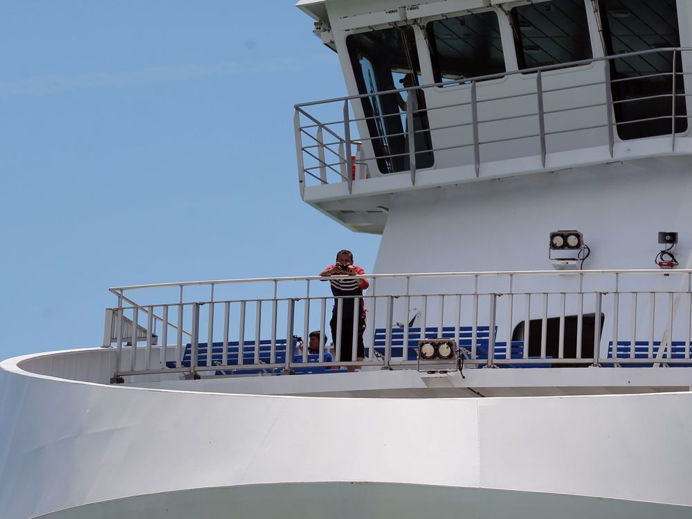 Shoreline crowd greets new $40M Pelee Island ferry at Kingsville Dock ...