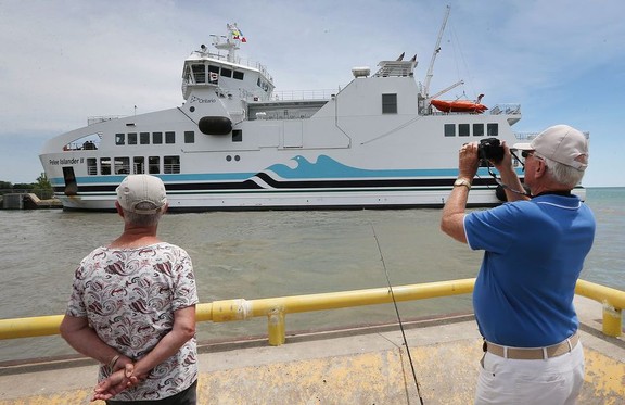 Shoreline crowd greets new $40M Pelee Island ferry at Kingsville Dock ...