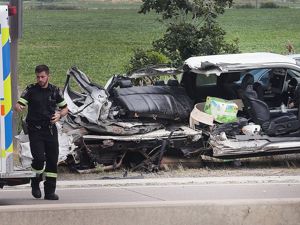 Crash closes Highway 401 in Lakeshore | Windsor Star