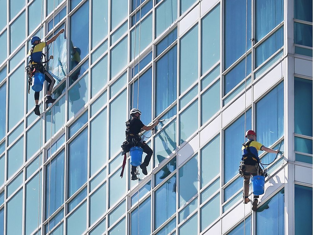 Photo: Perfect day for high-rise window washing | Windsor Star
