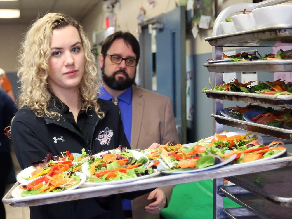 Spitfires staff spread Christmas cheer at the Downtown Mission ...