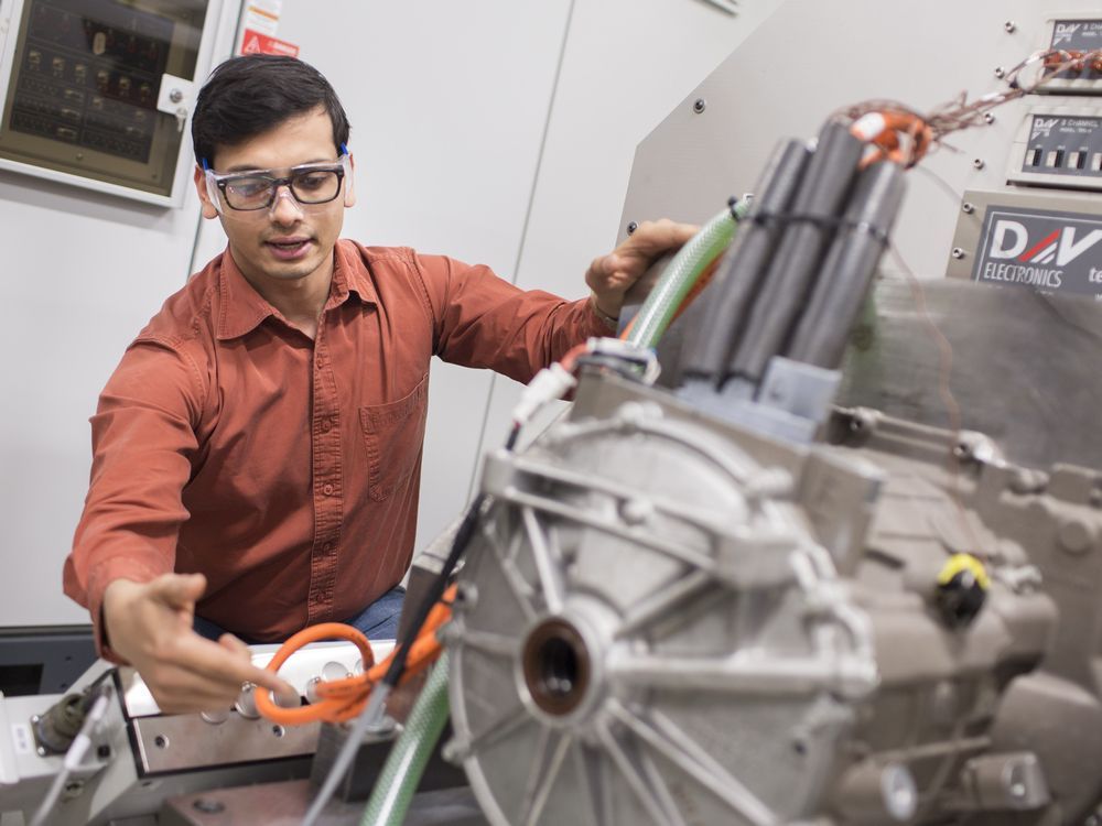 U of W engineers host 'open house for industry' filled with new ideas ...