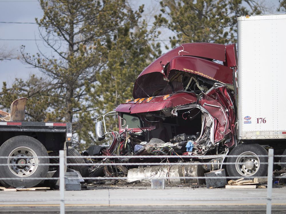 Photos: Crash on Highway 401 | Windsor Star