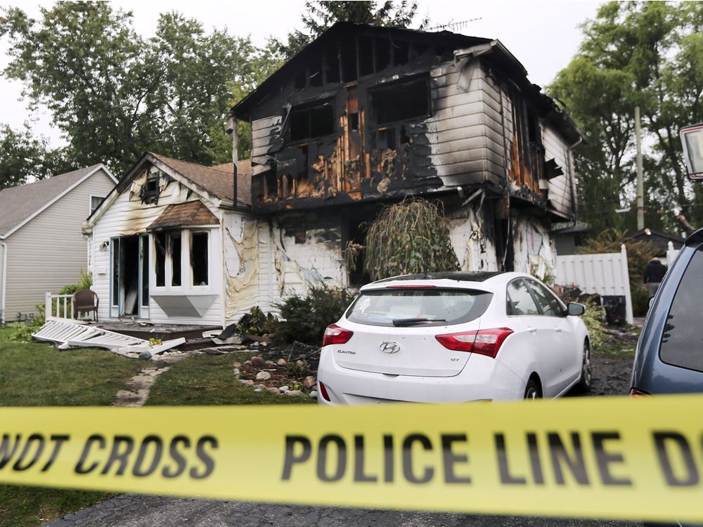 Windsor Fire crews tackle overnight blaze | Windsor Star