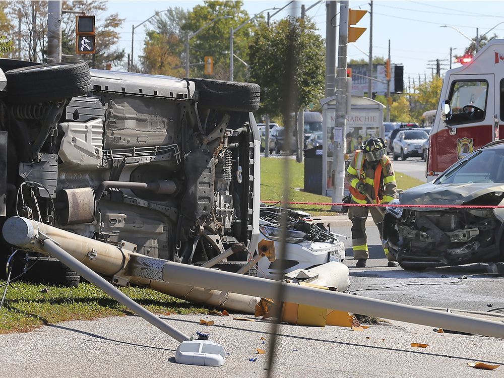 Photo: Howard Avenue vehicle crash | Windsor Star