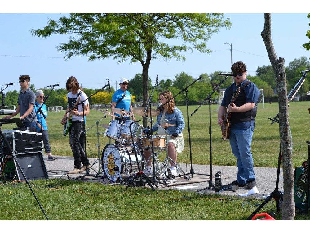 Alzheimer's fundraiser draws families to Ford Test Track | Windsor Star