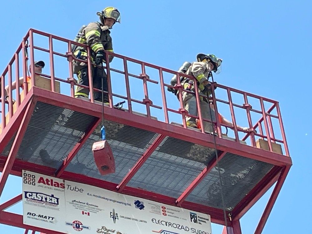 Firefighters compete over obstacle course | Windsor Star