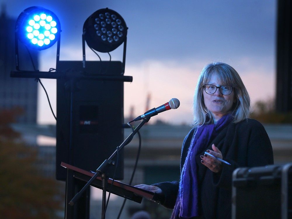 Hiatus House shines a light on woman abuse during annual tree lighting ...