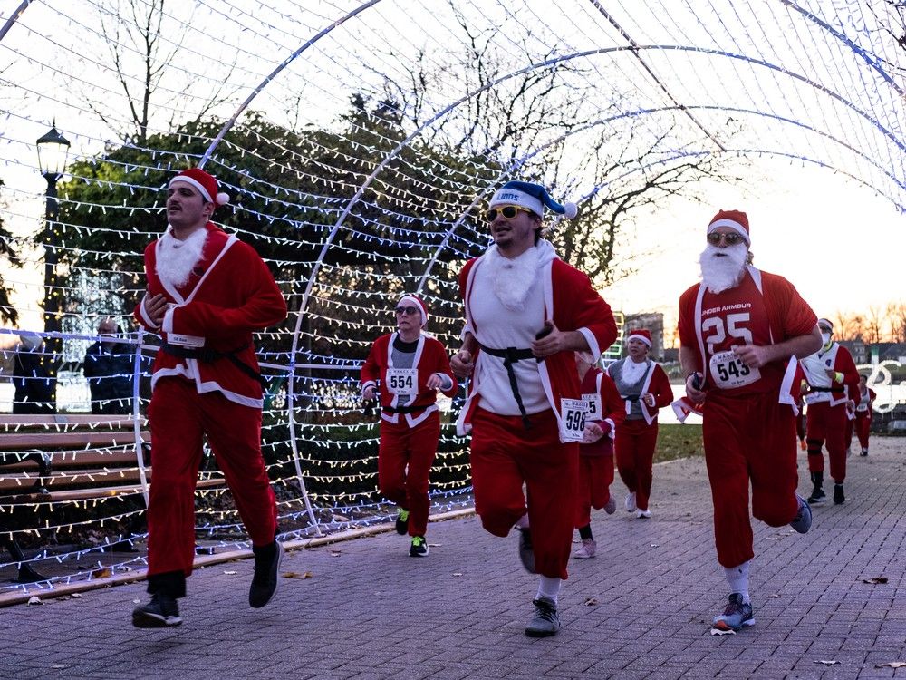 Hundreds of Santas open winter festival with run through Amherstburg ...