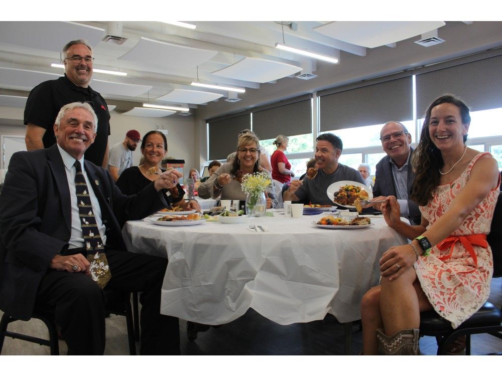 'CFO Cares' food bank program treats Amherstburg seniors with lunch ...