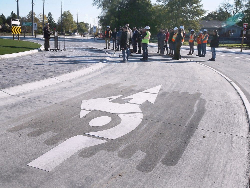 County Road 42 in Tecumseh reopens with new Banwell Road roundabout ...