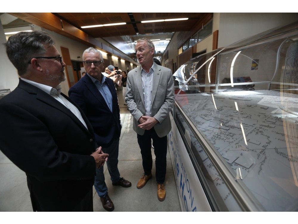 Massive models at UWindsor celebrate Gordie Howe bridge legacy ...