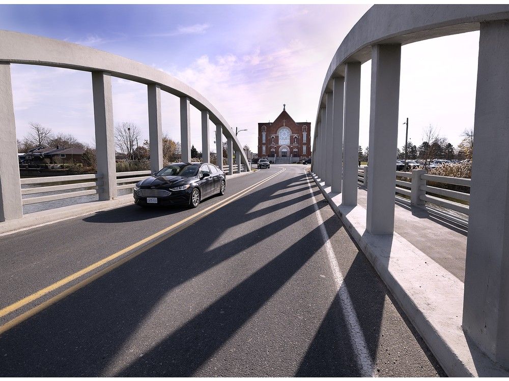 'Pride of the community' — Essex County honours bridge with new plaque ...