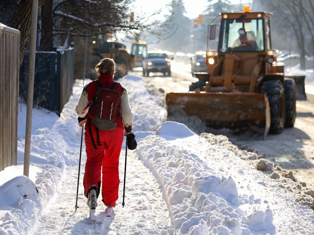 City digs out from storm with more snow on way | Winnipeg Sun
