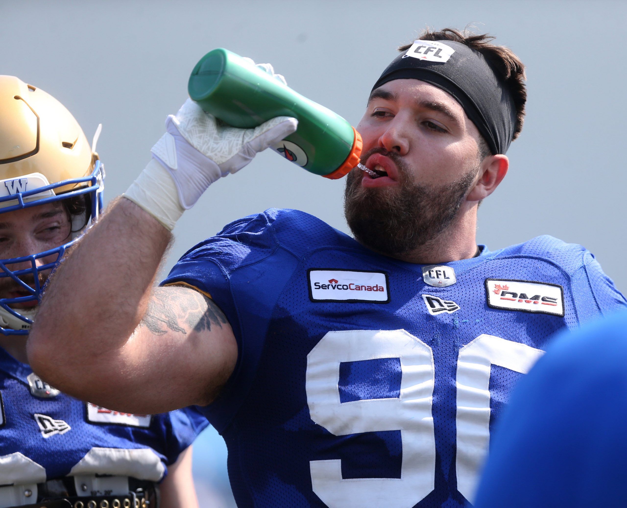 BOMBSHELLS: Sayles bulls his way onto star-studded D-line | Winnipeg Sun