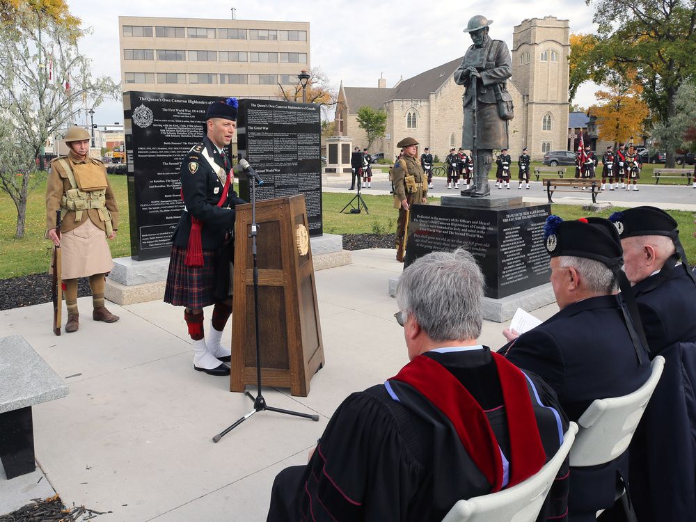 Cameron Fallen Comrades Memorial unveiled at Vimy Ridge Park | Winnipeg Sun
